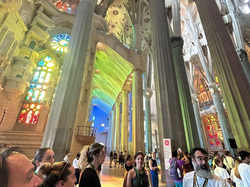 Sagrada Familia Guided Tour with Skip-the-Line Entry Ticket - The Value of Expert Guidance and Detailed Storytelling