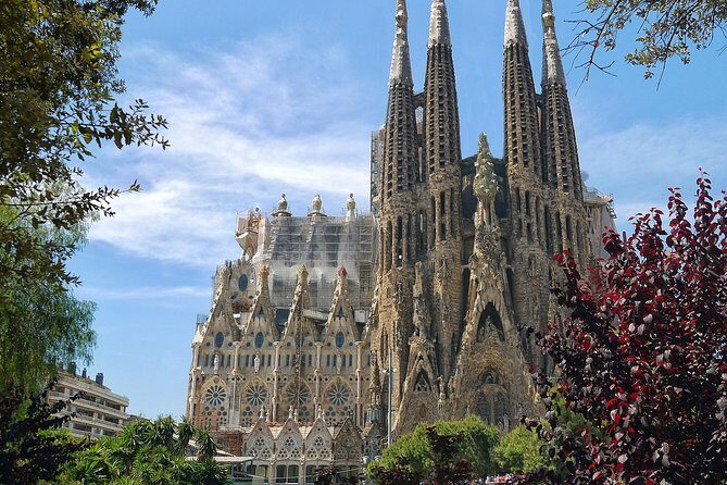 Sagrada Familia Small Group Tour with Skip the Line Ticket - Practical Tips for Visitors