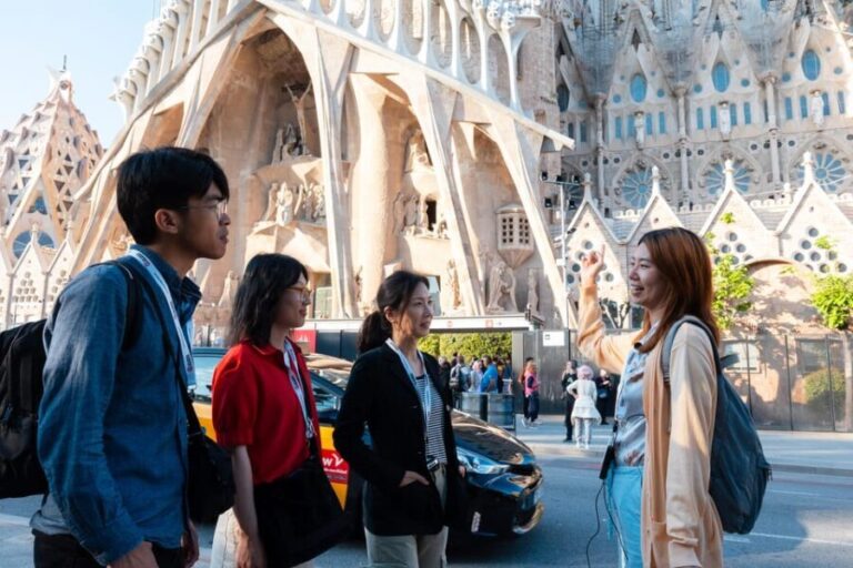 Sagrada Familia Tour with Express Entry and Local Guide - Authentic Insights from Reviewers