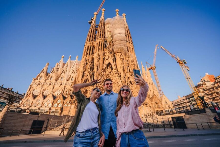 Sagrada Familia with Official Guide & Fast-Track Entry - Authentic Insights from Reviewers