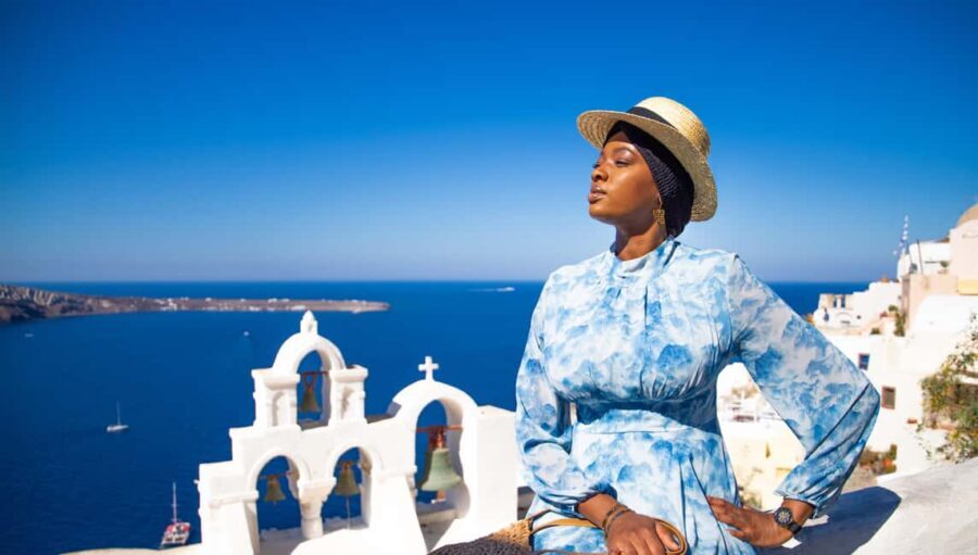 Santorini: 40-minute Photoshoot in Oia - A Thorough Breakdown of the Tour