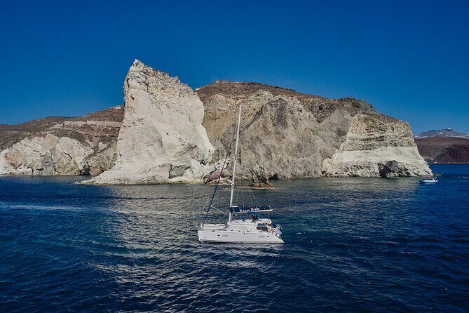 Santorini Oia: Luxury Sunset Cruise with Fresh Fish BBQ & Drinks - The Experience and Why It Works