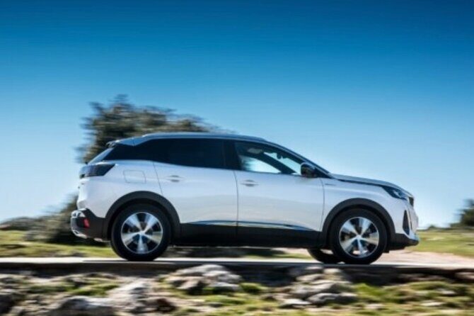 Santorini Private Transfers | Airport, Port & Beyond - Who Is This Service Best For?