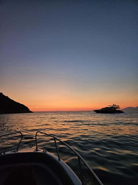 Sarandë: Sunset boat tour with local wine - The Itinerary in Detail