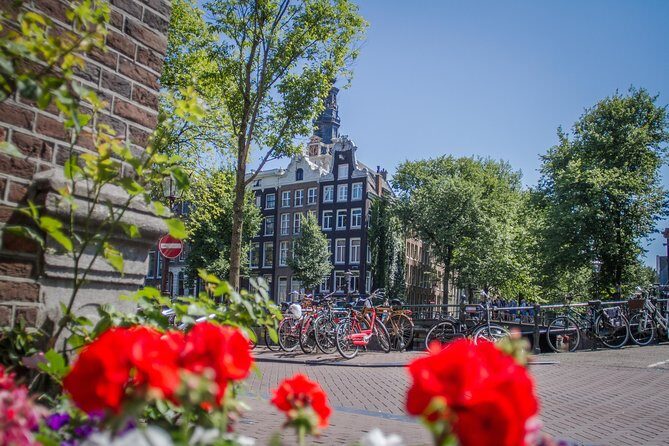Secrets of Amsterdam Walking Tour plus Dutch Sweets Tasting - Why This Tour Works Well