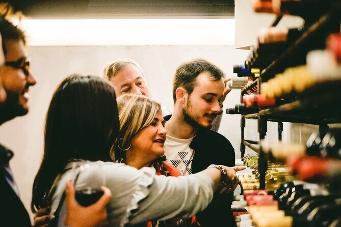 Seville Jewish Quarter Small Group Tour with Tapas and Drinks - The Tapas and Drinks Experience