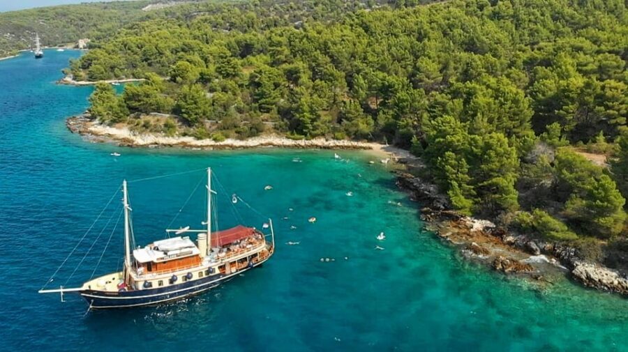 Split: All inclusive Bra & olta Island Swimming Cruise - An In-Depth Look at the Split: All-Inclusive Brač & Šolta Island Cruise