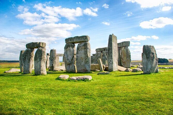Stonehenge and Bath Guided Day Tour from London - What Sets This Tour Apart?