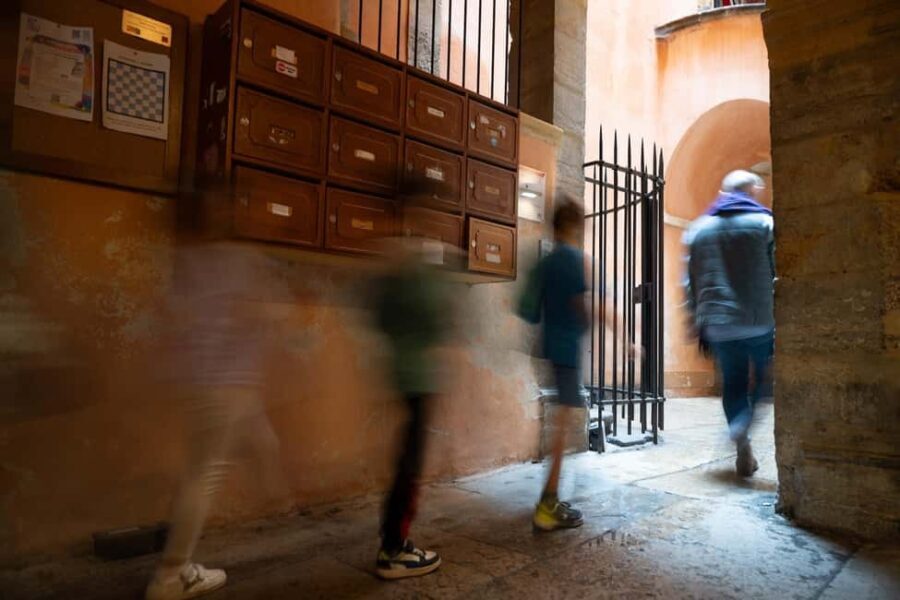 Storytelling tour of the Vieux-Lyon for children in French - In-Depth Look at the Vieux-Lyon Storytelling Tour