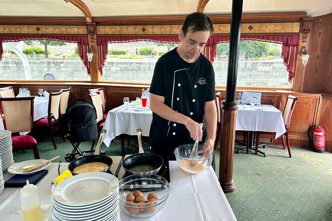 Summer Danube Brunch Cruise in Budapest - The Brunch and Drinks