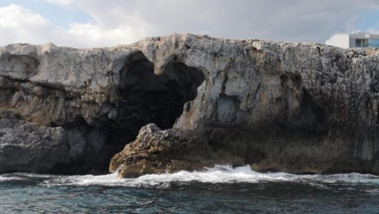 Syracuse:Tour Ortigia,caves with local skipper explanation - Who Should Consider This Tour?
