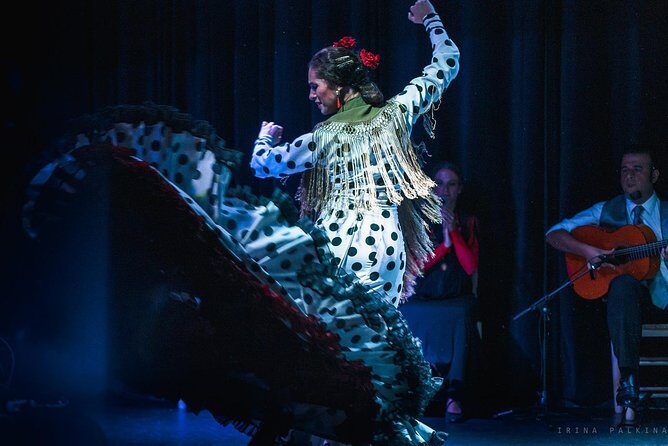 Tablao Flamenco Orillas de Triana Ticket - The Experience at Orillas de Triana: A Deep Dive