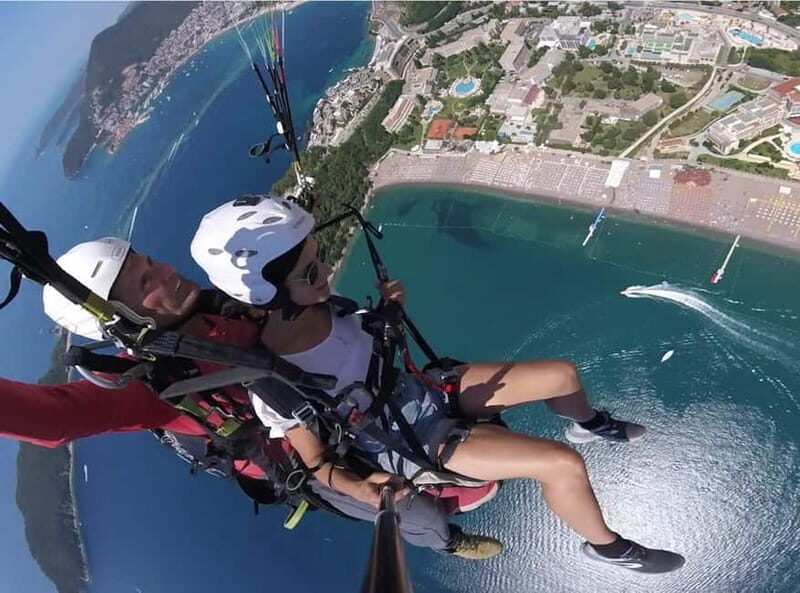Tandem Paragliding in Budva with Expert Pilots/All-inclusive - The Location and Setting: Paragliding over Montenegro’s Coastline