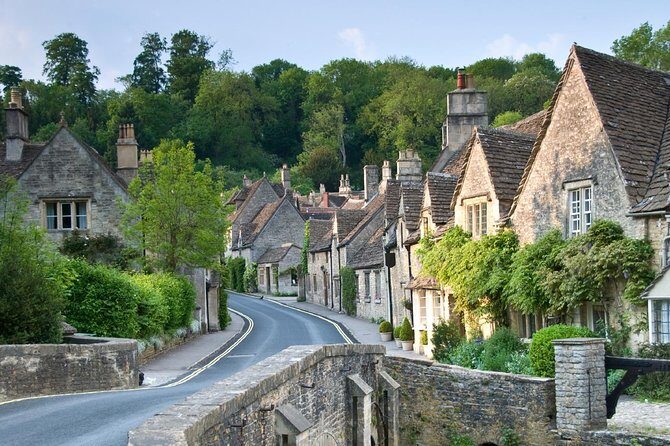 The Cotswolds Guided Day Tour from London - Guides and Transportation: From Knowledgeable to Disappointed