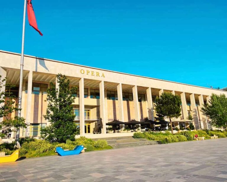 Tirana: Express Walking Tour of Main Sights with Local Guide - Genuine Insights from Reviews