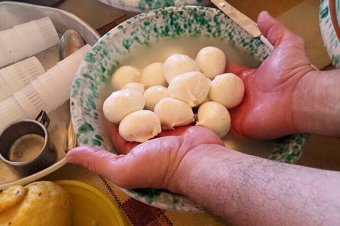 Toss, Bake, Cheers! - Sorrento Pizza Making Class with Wine - Transport and Group Size