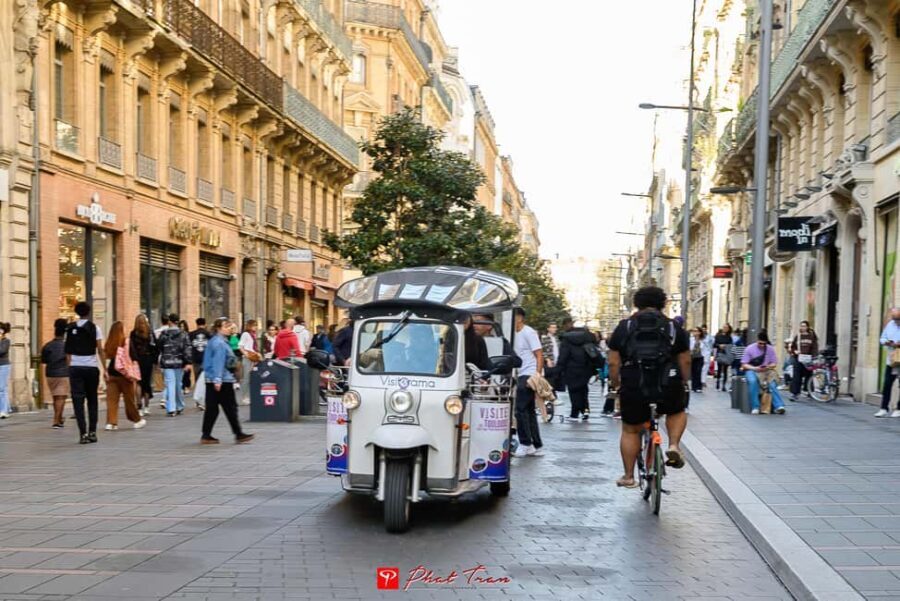 Toulouse: Electric Tuk-Tuk Tour with Photo Stops and Audio - Key Points