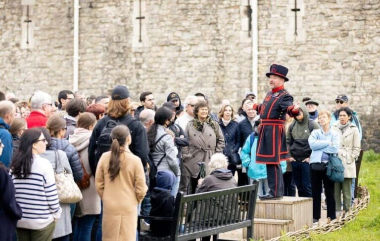 Tower of London Early Access & Beefeater Opening Ceremony - Early Entry to the Crown Jewels