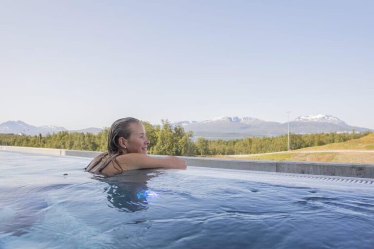 Tromsø: Spa/Pool with Bath, Sauna and Outdoor Heated Pool - Who Will Love This Experience?
