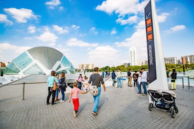 Valencia: City of Arts and Science 3D Movie at Hemisfèric - Who Will Enjoy This Experience?