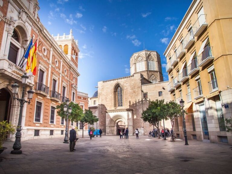 Valencia: Essentials and World Heritages Sites Walking Tour - Detailed Breakdown of the Itinerary