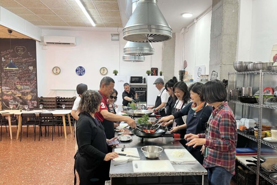 Valencia: Evening Guided Paella Workshop, Tapas, and Drinks - A Deep Dive into the Experience