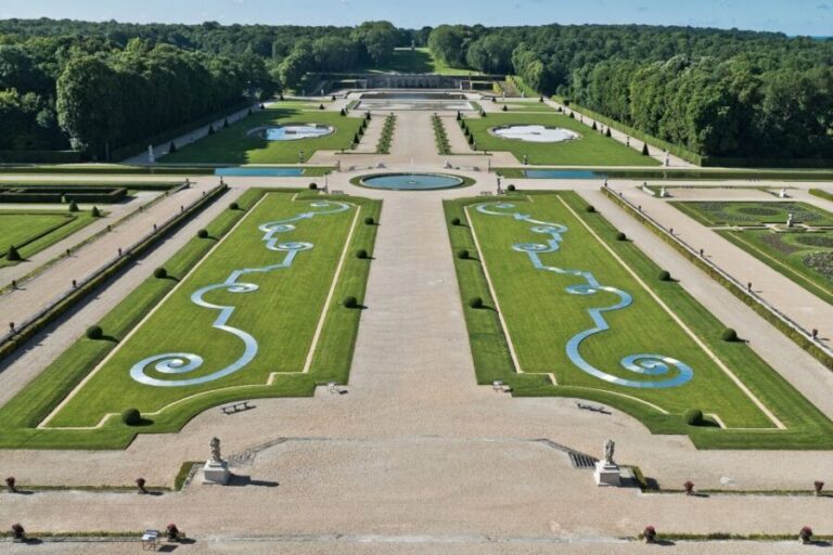 Vaux le Vicomte Chateau Entry Ticket and Chateaubus Transfer - What’s Good Value?