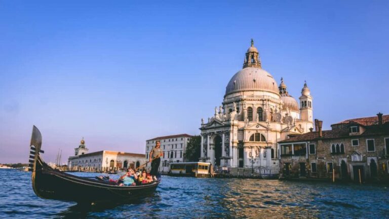 Venice: Gondola Ride under the Bridge of Sighs with Audio Guide App - Who Should Consider This Tour?