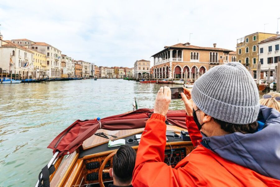 Venice: Grand Canal Boat Tour - The Boat and Comfort