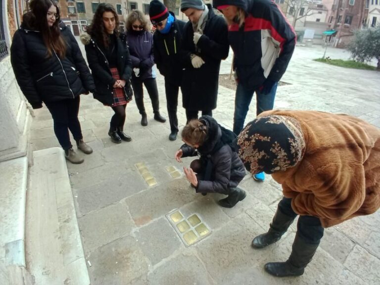 Venice: Jewish Ghetto Walking Tour with Synagogue Visits - Walking Through the Ghetto Nuovo and Ghetto Vecchio