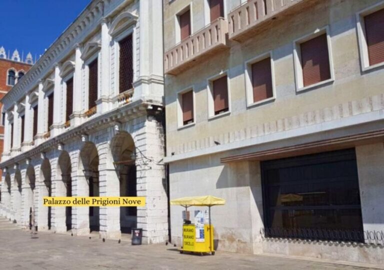 Venice: Murano & Burano Panoramic Boat Tour w/ Glassblowing - Murano: Glassblowing & Craftsmanship