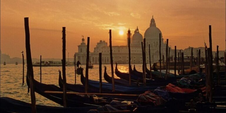 Venice: Sunset or Evening Gondola Tour - Price and Value