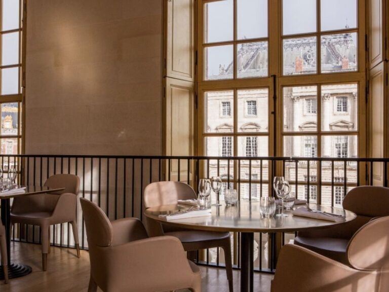 Versailles Palace Skip-the-Line Entrance and Breakfast - The Palace and Its Views