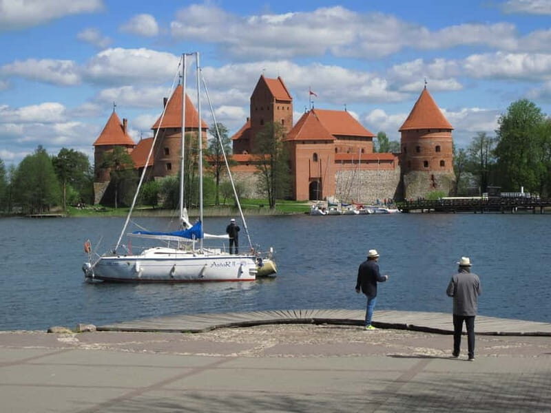 Vilnius: Trakai Tour with Audio Guide and Minibus Transfers - A Closer Look at the Trakai Tour Experience