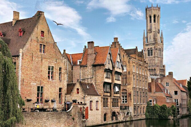 Walking tour of Bruges with boat option and/or beer tasting - Iconic Squares and Streets