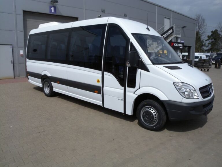 Warsaw: 3-Hour Panoramic City Bus Tour with Pickup - The Guided Experience: Knowledge and Personal Touches