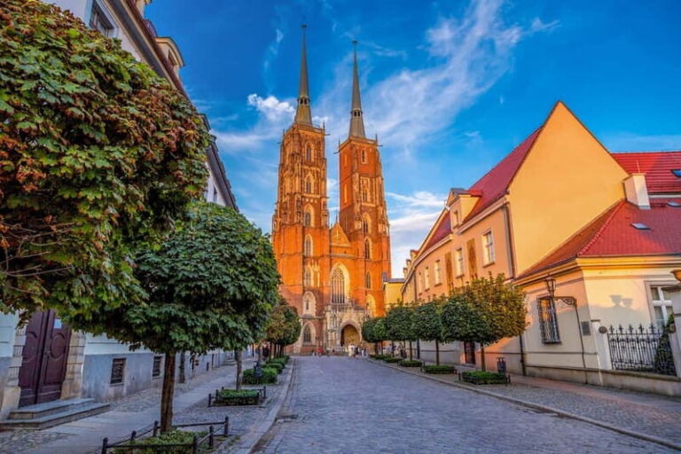 Wroclaw: 3-Hour City WalkingTour with University & Cathedral - Who Is This Tour Best Suited For?