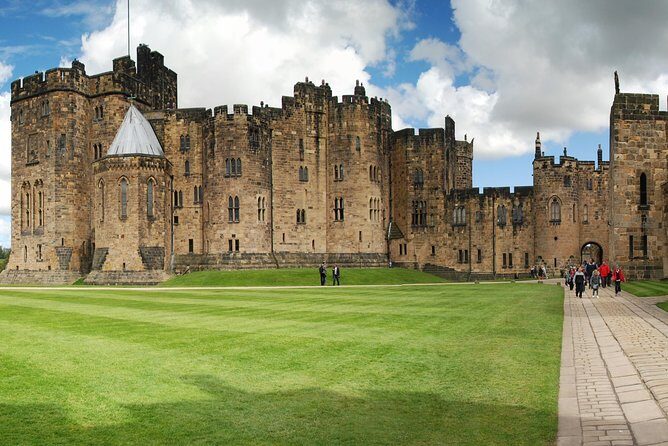 1 Day Alnwick Castle, Holy Island & Scottish Borders - The Itinerary Breakdown