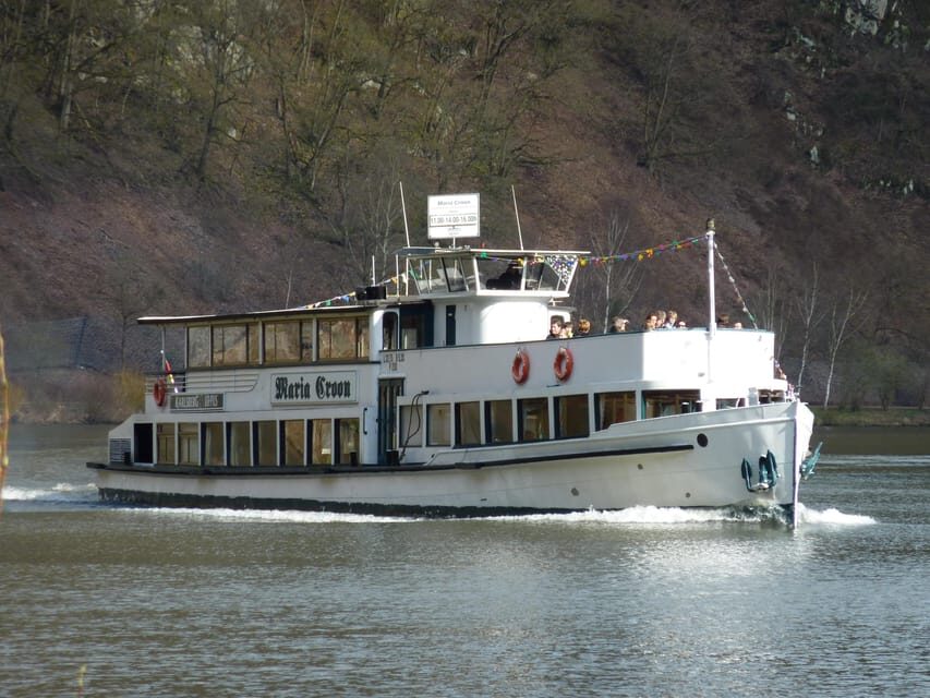 1-hour cruise with drinks included - An Authentic Vintage Experience on the Vltava