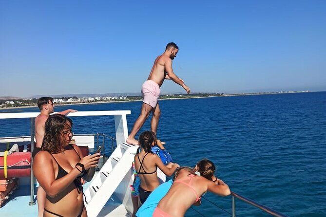 2.5 hour Glass Bottom Boat Trip, Snorkeling, Sliding and Fun - FAQs