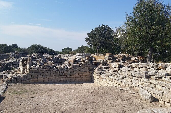 2-Days Gallipoli Troy Pergamon Acropolis Tour From Istanbul to Kusadasi - Day 2: Troy and Pergamon