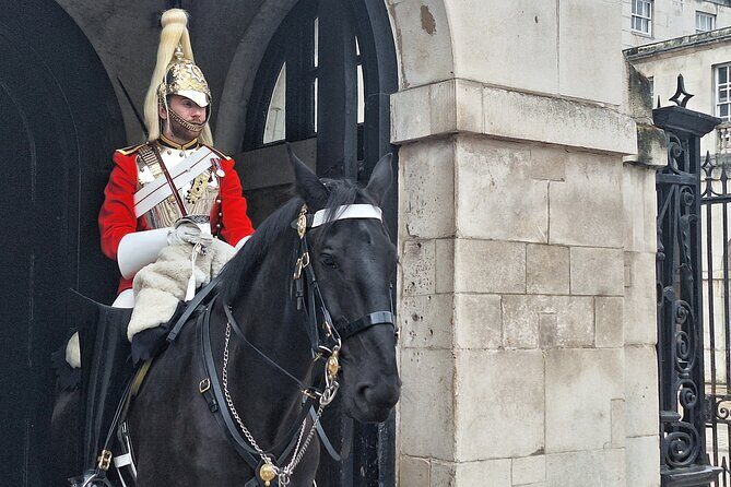 2 Hour Walking Tour from Buckingham Palace to Big Ben - What You Gain from the Experience