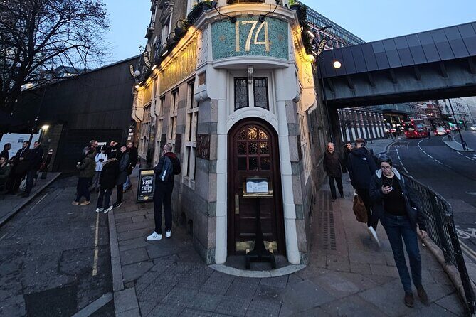 3-Hour Historic Pub Experience in London - Authenticity and Unique Insights