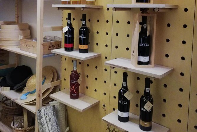 3 table wines & 5 Port wines + Tapas - FAQs