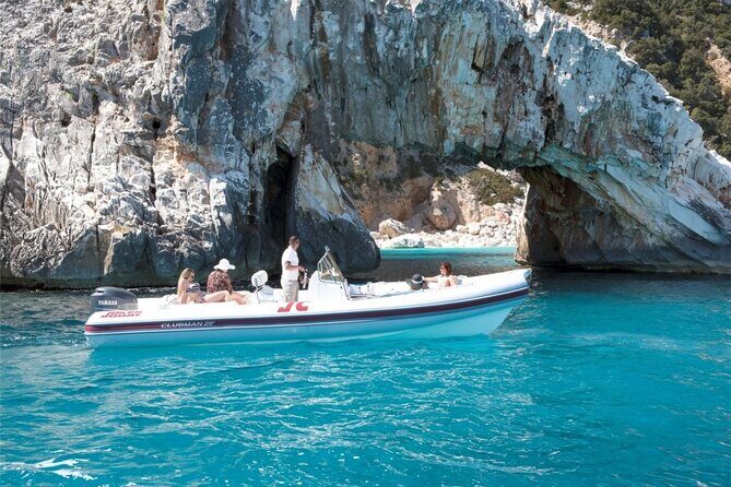 4-hour boat tour of the Amalfi Coast - What to Expect on the Boat