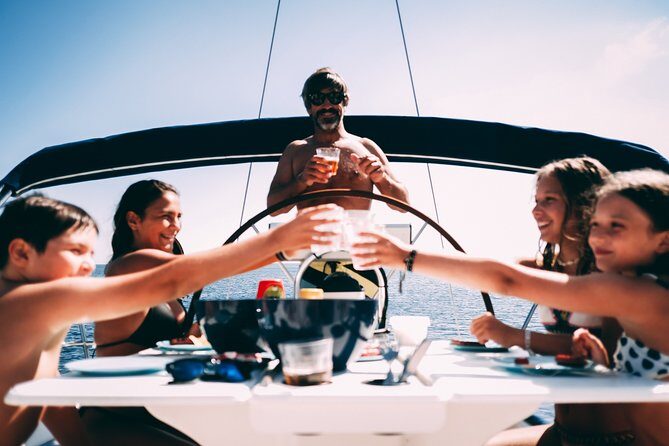 4h Private Boat Tour - Sailing, Swimming and Sunbathing - Detailed Breakdown of the Itinerary