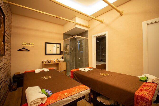 60 min Couple's Massage to Choose and 30 min Floral Bath THAI MASSAGE ALURA - What We Love About This Experience