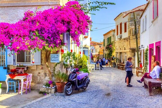 Alaçat & Çeme Chill Tour: Vibes, Streets & Snapshots - Cesme Castle: A Slice of Ottoman History