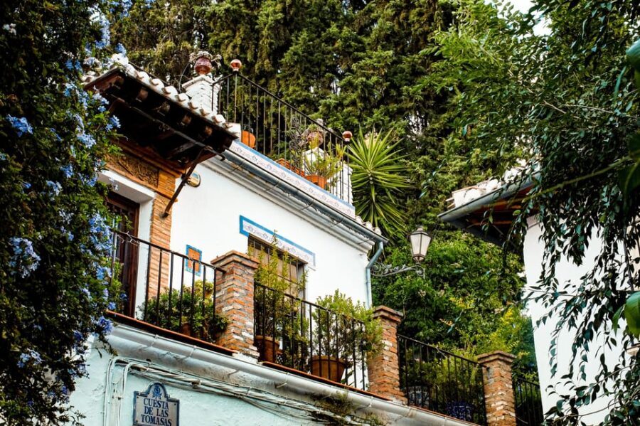 Albayzín: Granada's Albayzín Tour with Food Tasting - Who Should Consider This Tour?