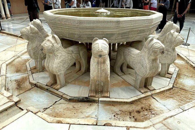 Alhambra and Nasrid Palaces Guided Tour with Tickets - The Guides: Bringing the Site to Life